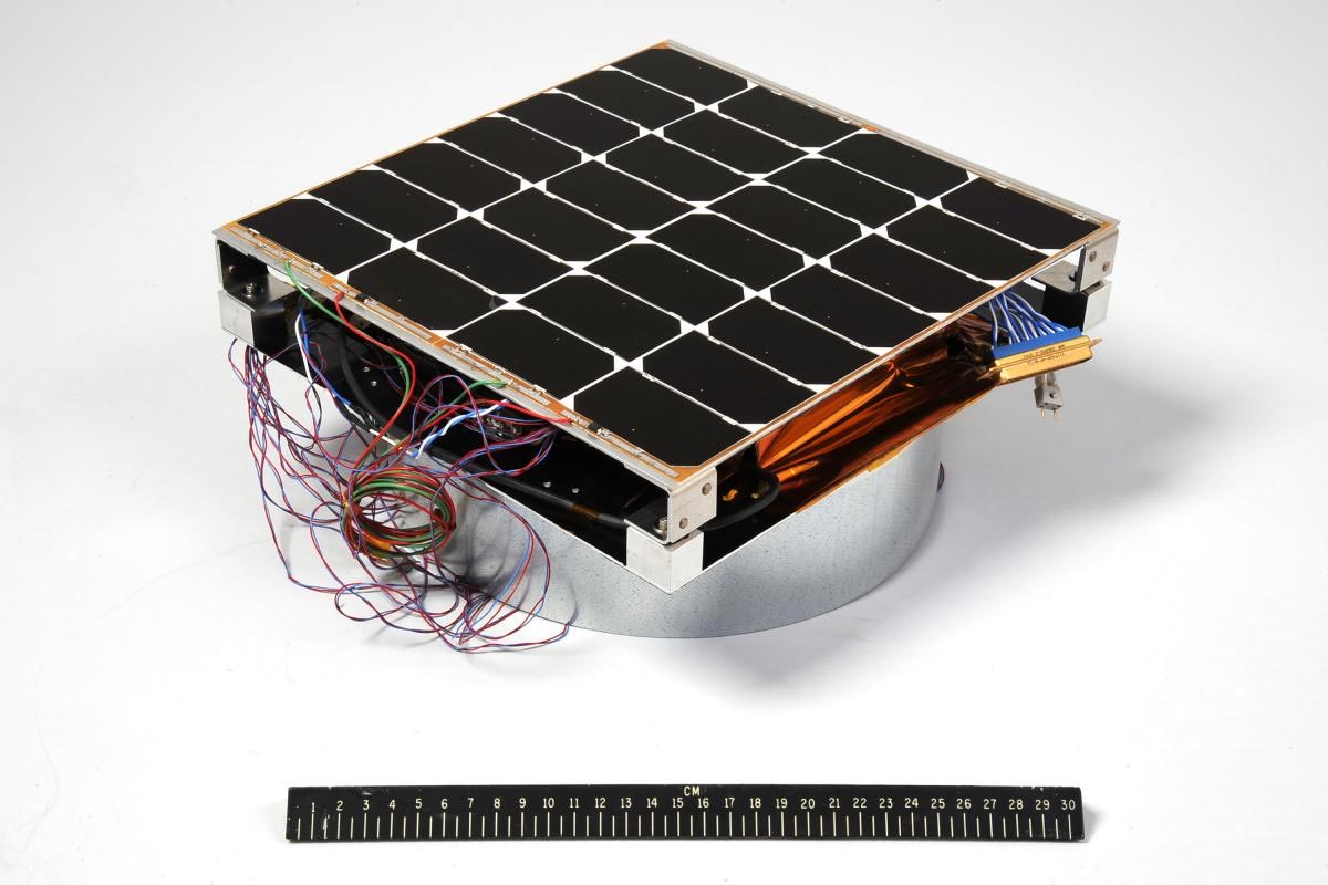 US military starts testing solar cells in orbit that beam electricity ...